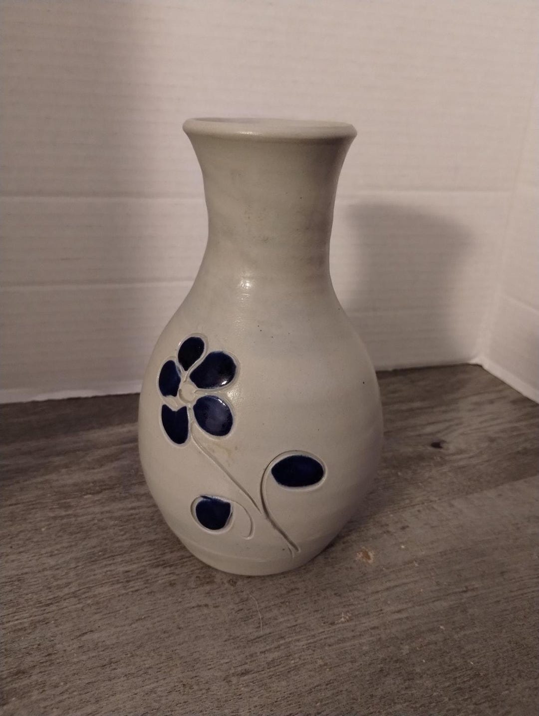 Williamsburg Pottery Virginia Salt Glaze Blue Flower Vase 7 1/4" High ...