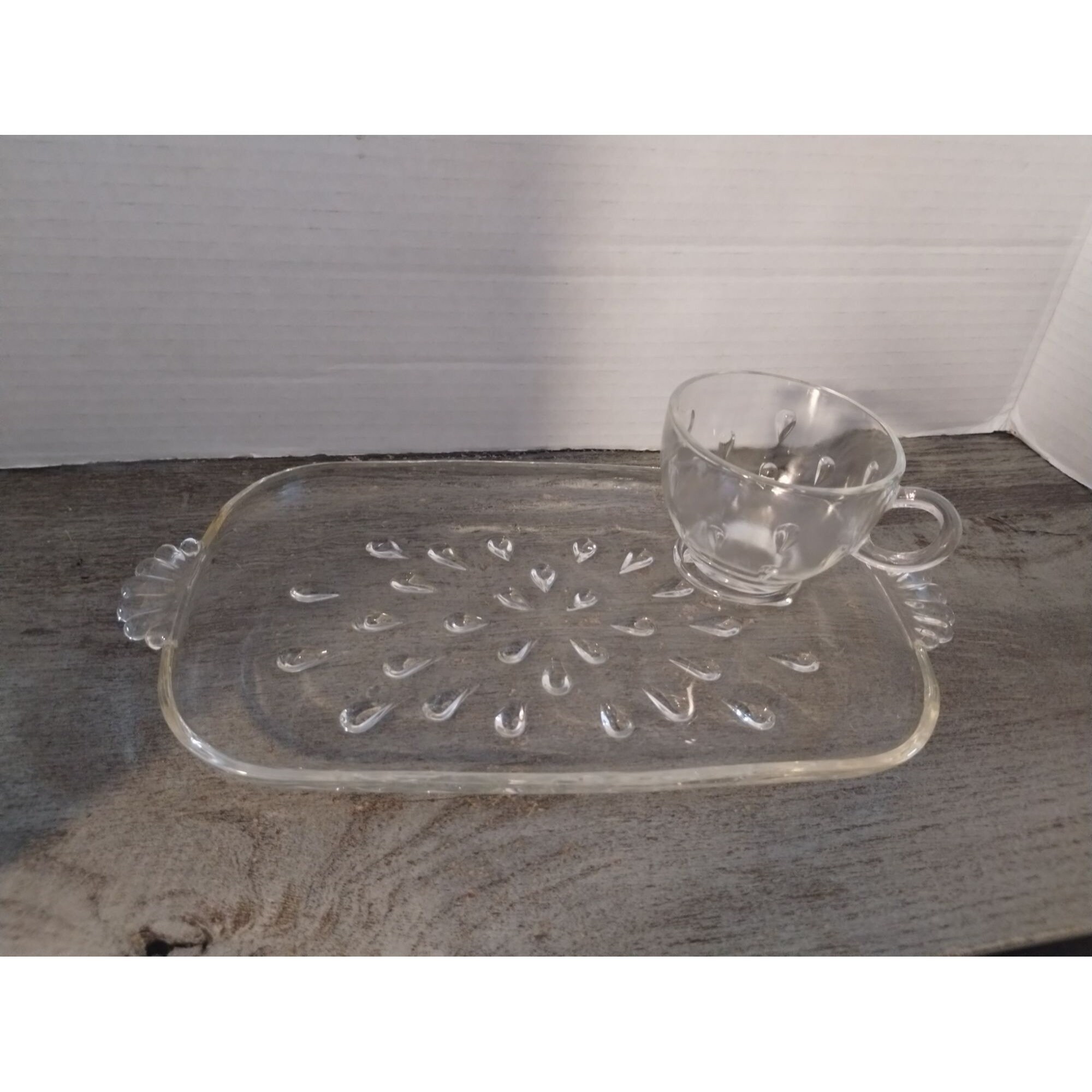 Hazel-atlas Tear Drop Luncheon/snack Trays With Cups Set of 4 - Etsy