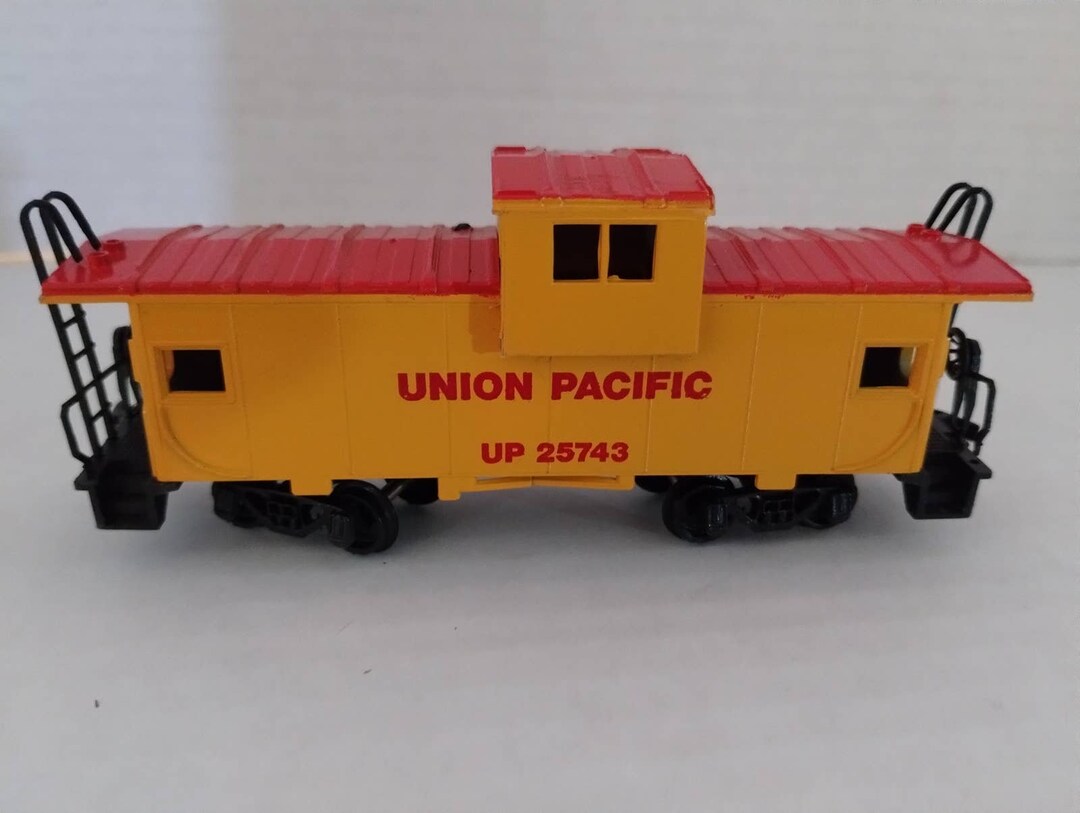 HO Union Pacific #25743 Caboose Bachmann Toy Train - Etsy