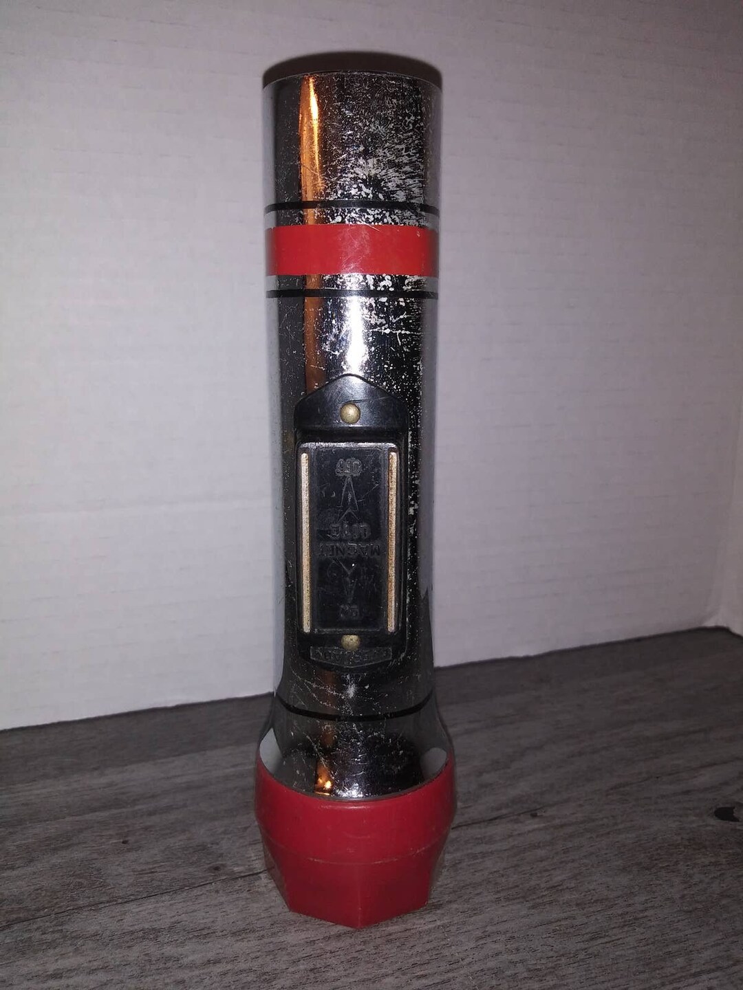 7.5" EVEREADY Flashlight Red Black STRIPE Magnet Lite Union Carbide ...
