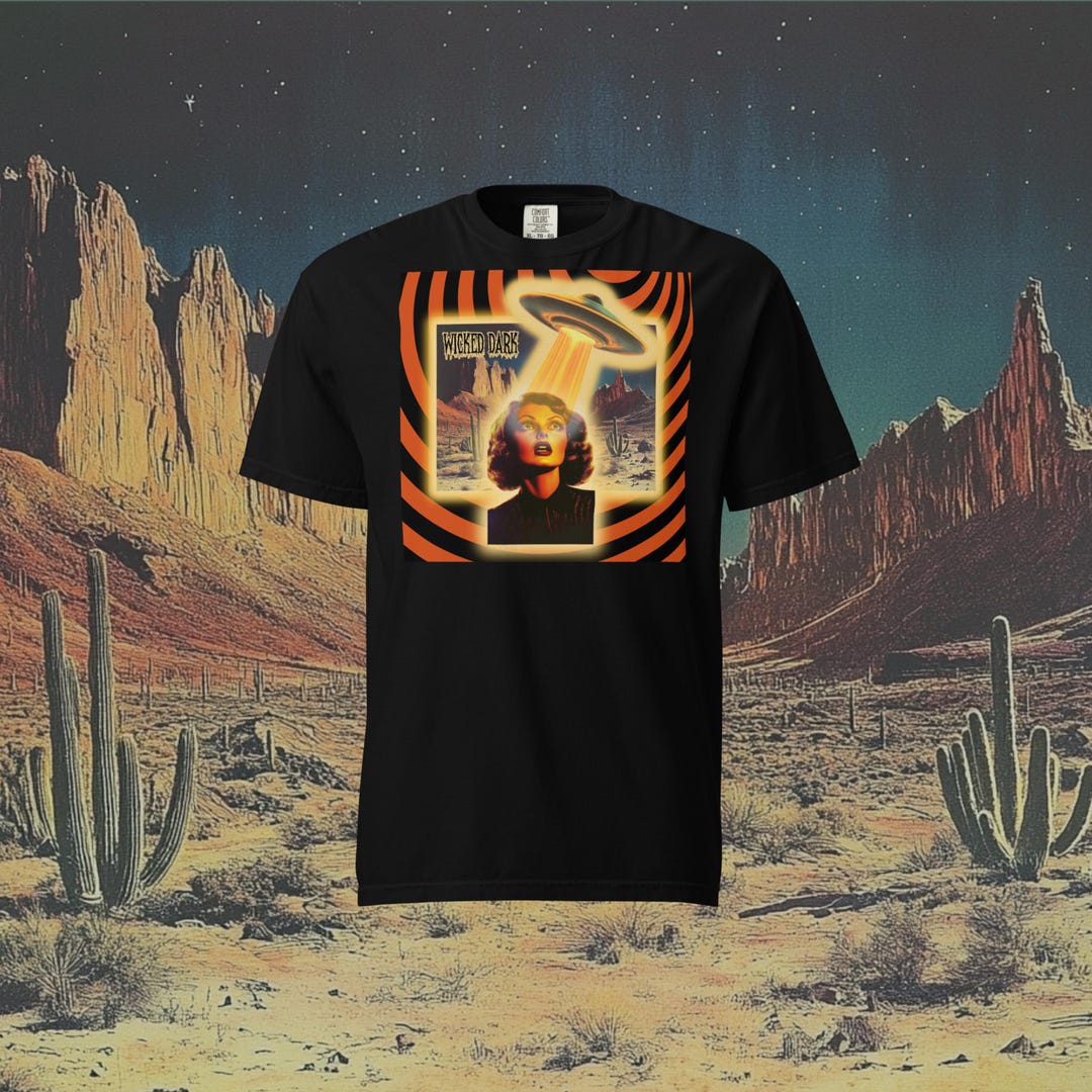 Alien Abduction in the Desert – Gothic UFO Horror Tee, Dark Sci-fi ...
