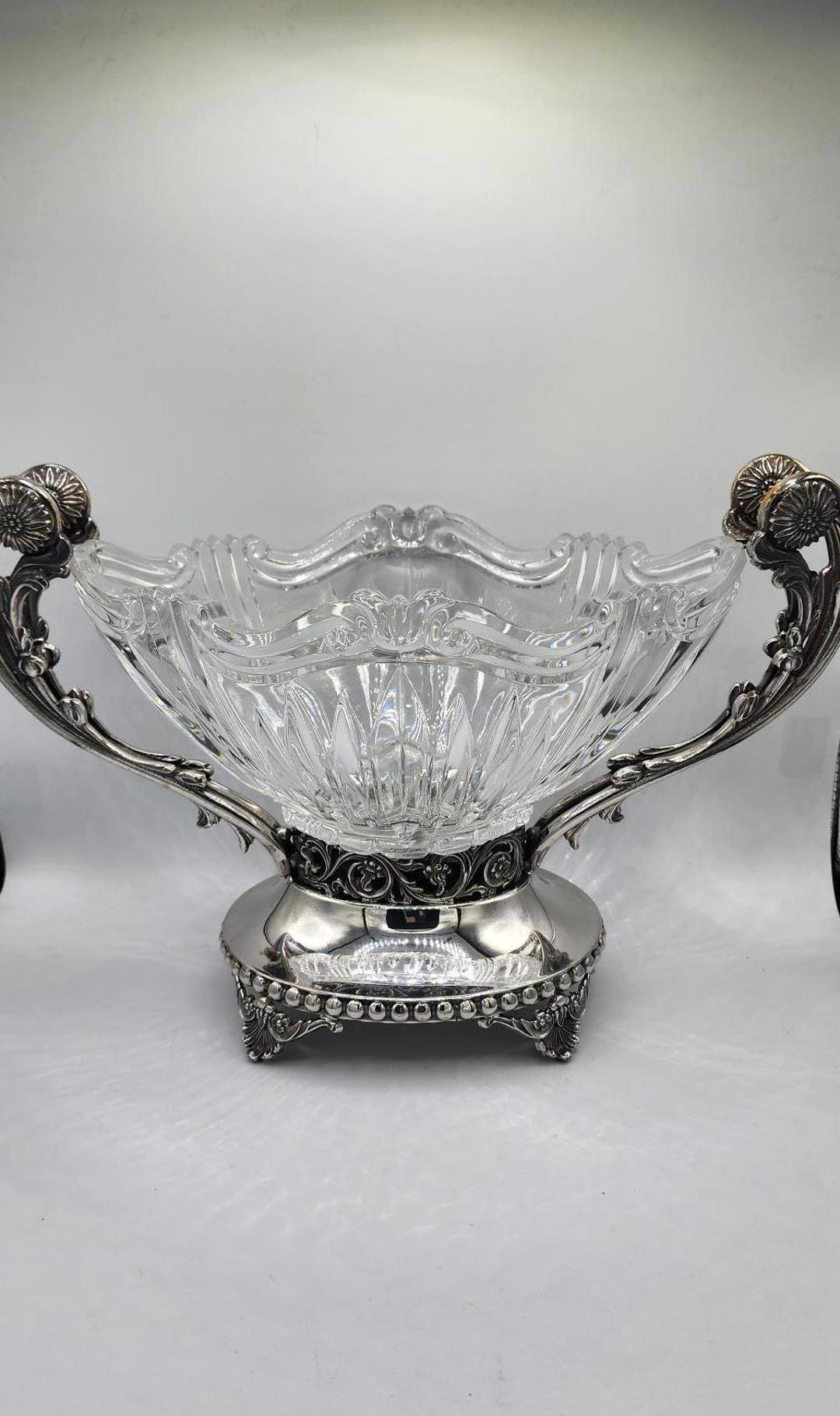 Stunning Centerpiece! Gorgeous Large Glass & Silver Metal Centerpiece ...