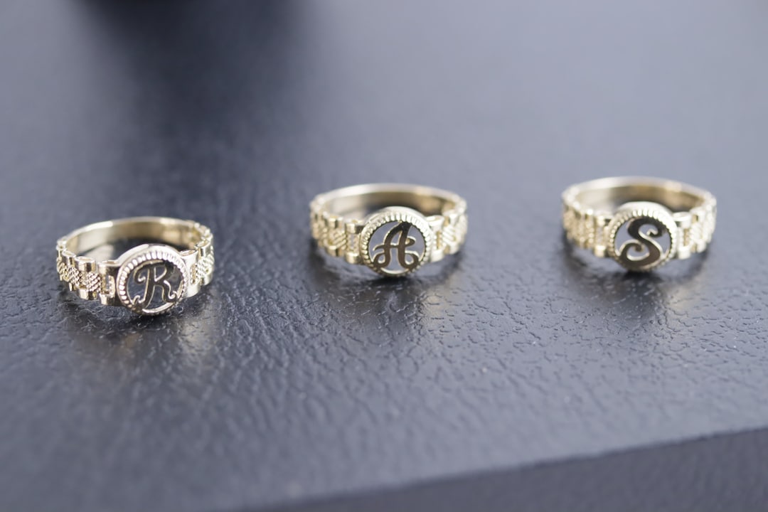 10K Yellow Band Letter Ring / Alphabet Ring / Initial Letter Alphabet ...