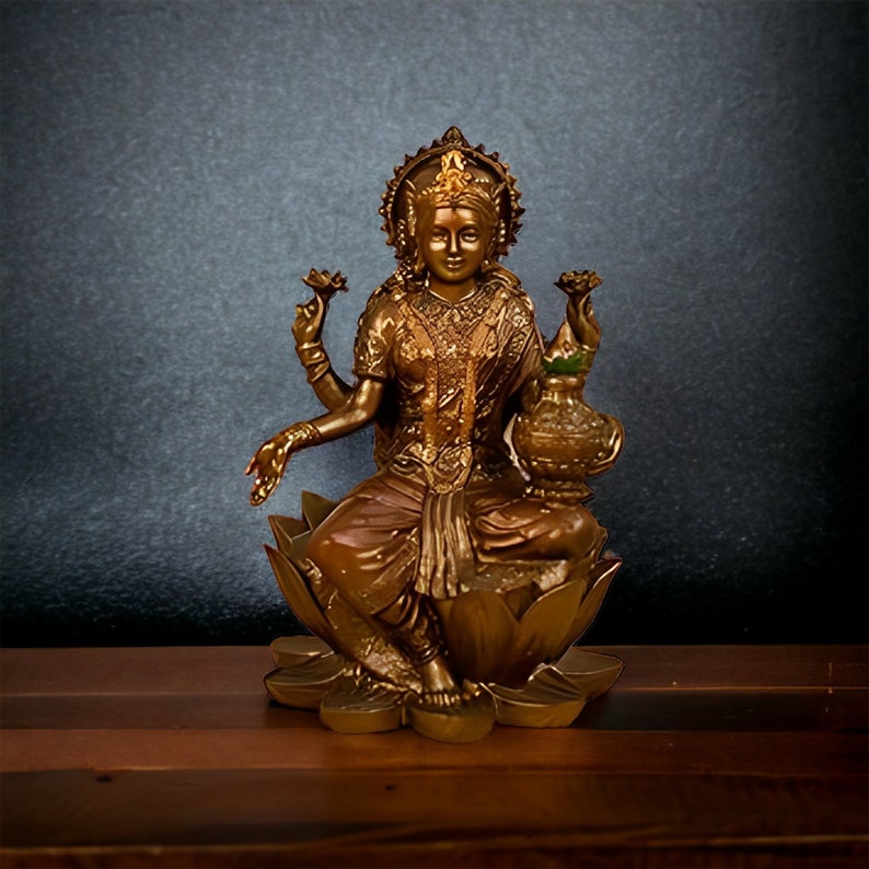 Maa Lakshmi Statue Puja Idol God of Wisdom Goddess of Wealth Sitting ...