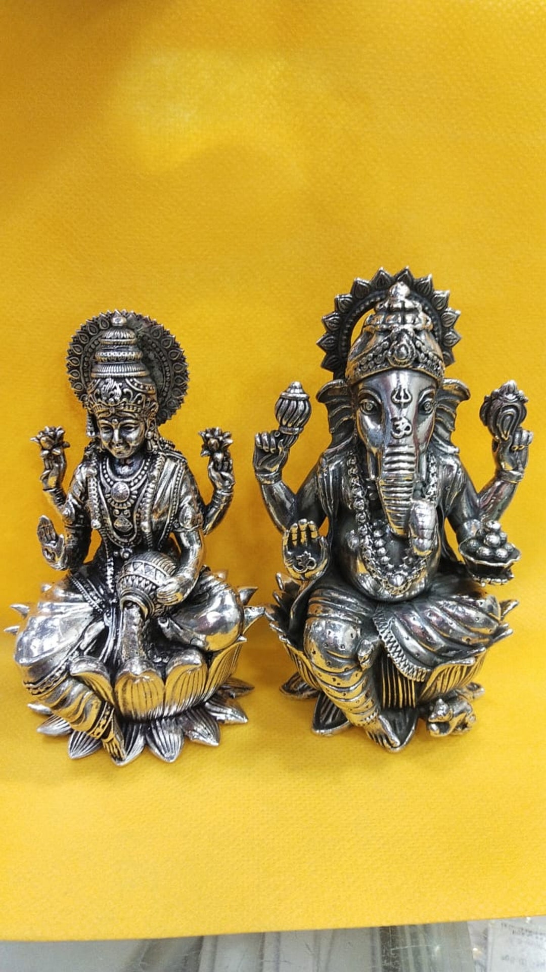 Silver Idols Laxmi and Ganesha Statue, Idol of Lord Ganesha With ...