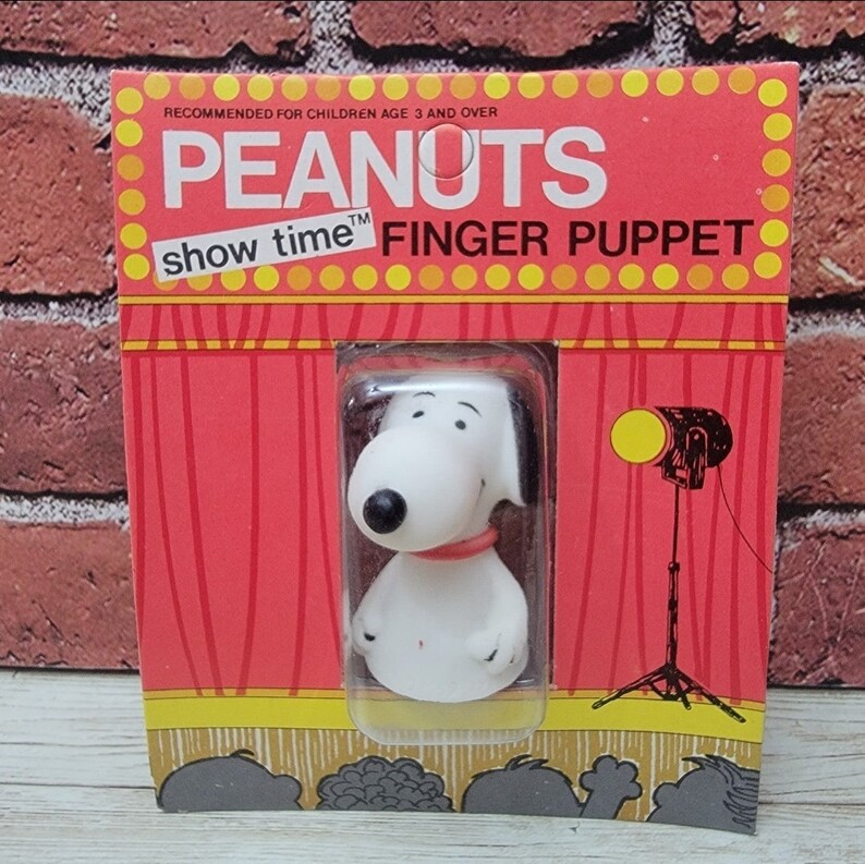 1966 Peanuts Snoopy Ideal Show Time Finger Puppet Carded NOS - Etsy