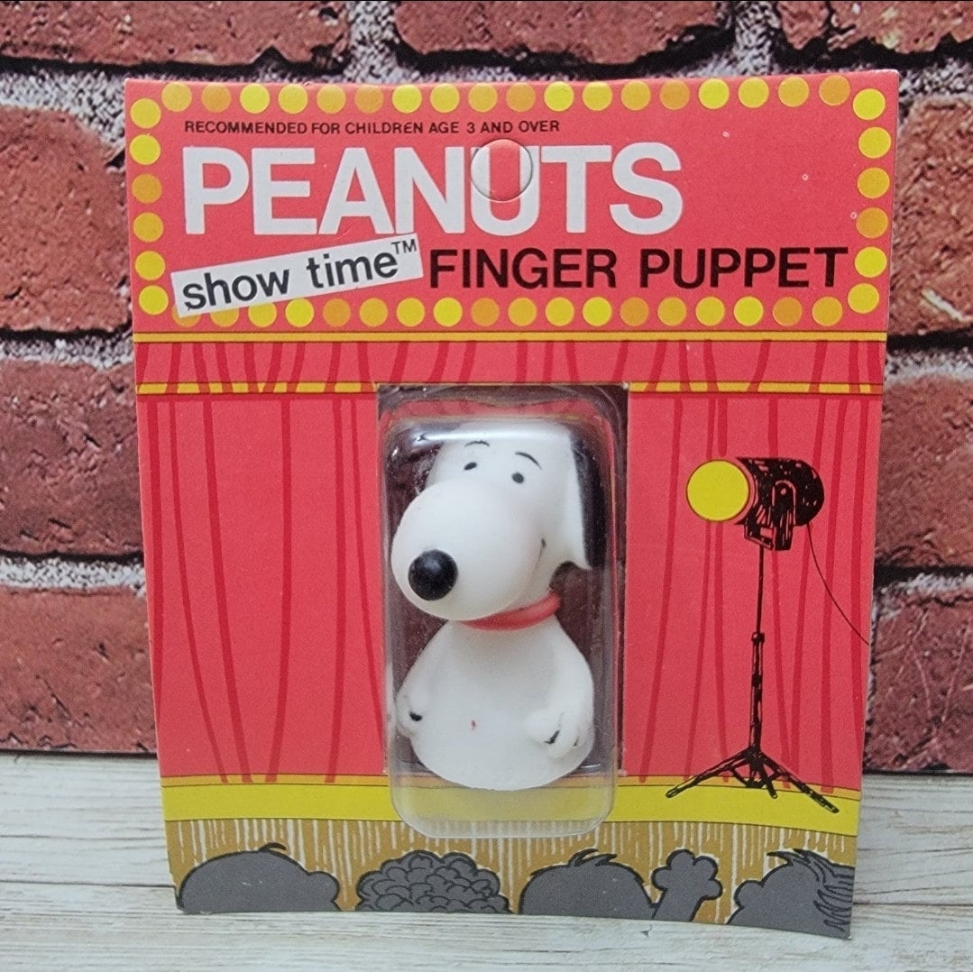 1966 Peanuts Snoopy Ideal Show Time Finger Puppet Carded NOS - Etsy México