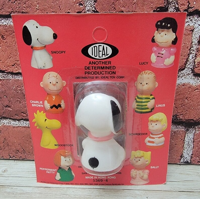 1966 Peanuts Snoopy Ideal Show Time Finger Puppet Carded NOS - Etsy