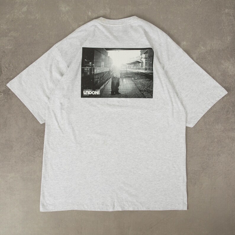 Vintage Alore 90s Undone Back Print Graphic T-shirt XL Mens Light Grey ...