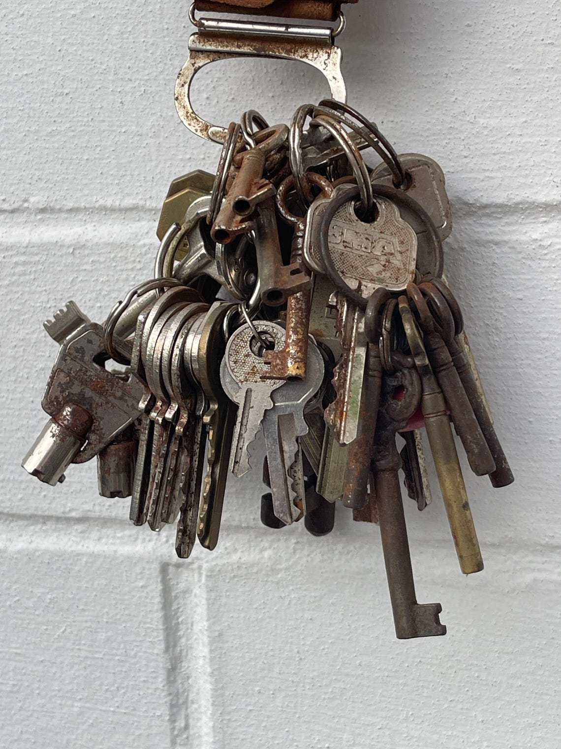 Caretaker’s Key Bunch: Assortment of Modern and Vintage Keys. - Etsy