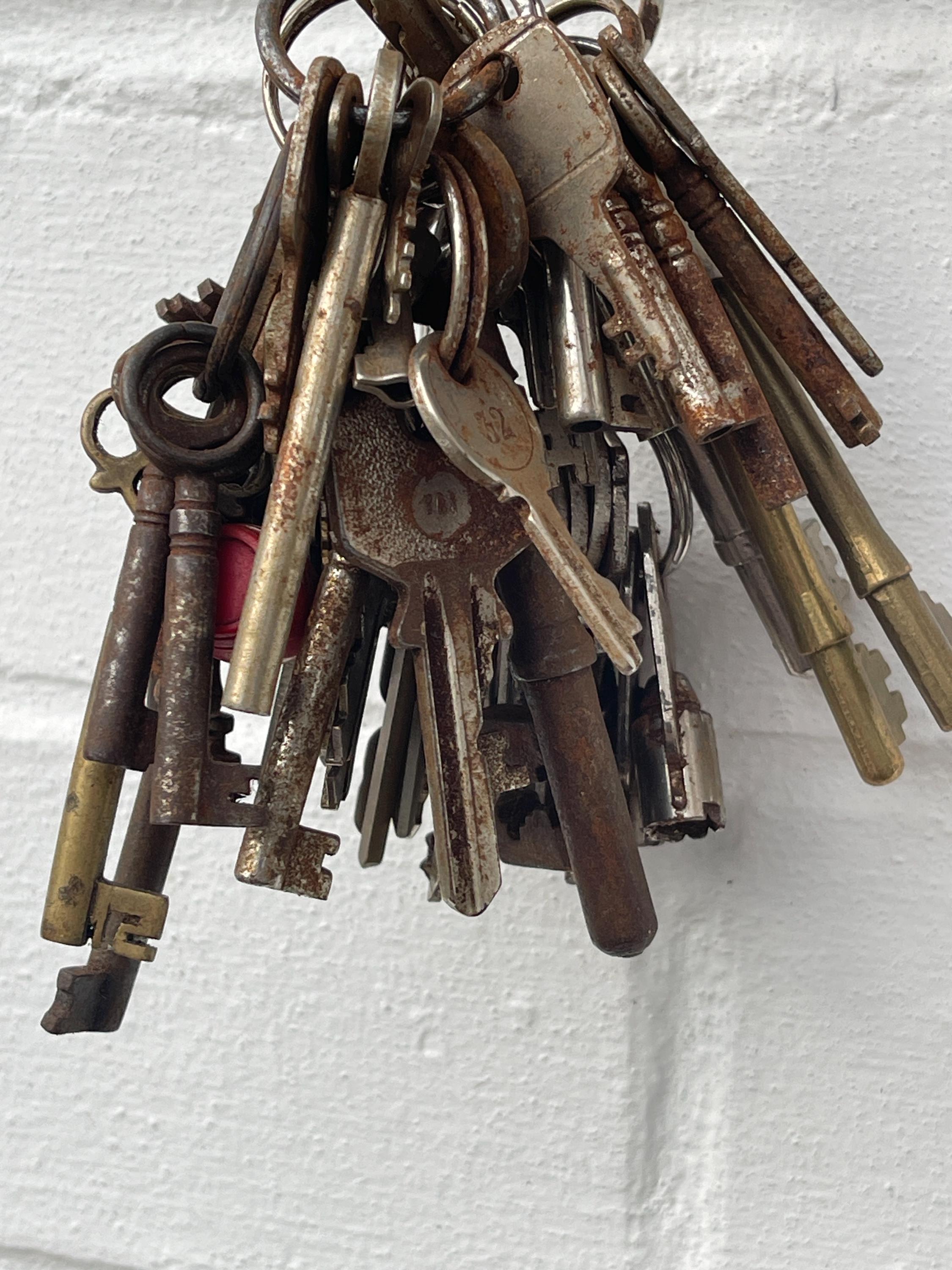 Caretaker’s Key Bunch: Assortment of Modern and Vintage Keys. - Etsy