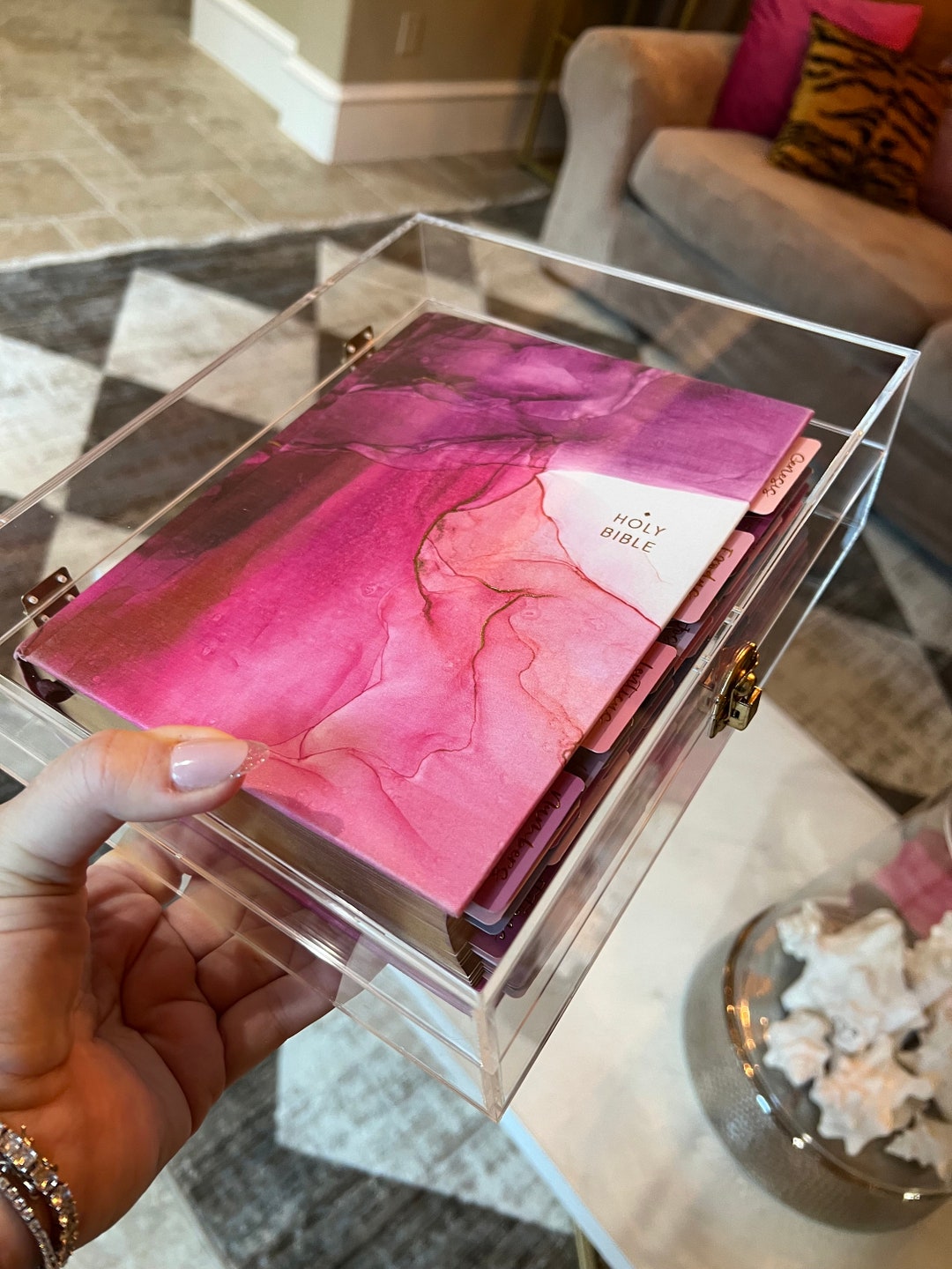 NIV Pink Marble Bible in Acrylic Box With Tabs, Art Gilded Edges, Red ...
