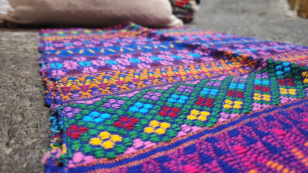 Beautiful Handcrafted Guatemalan Table Runner Dining Room Decor Amazing ...