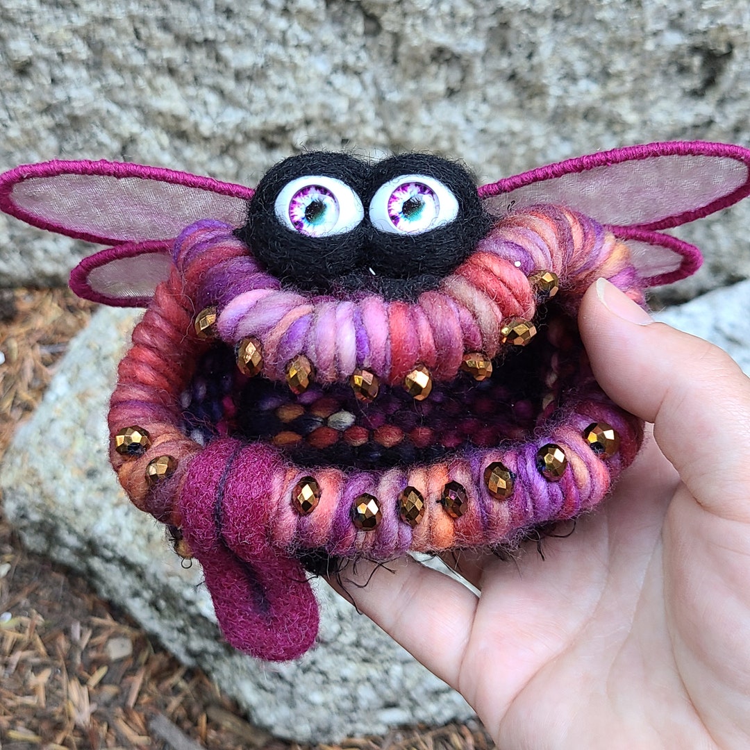 CRYSTALLINE Monster Box Travel Buddy Dice Mimic Ring Dish Crystal Rock ...