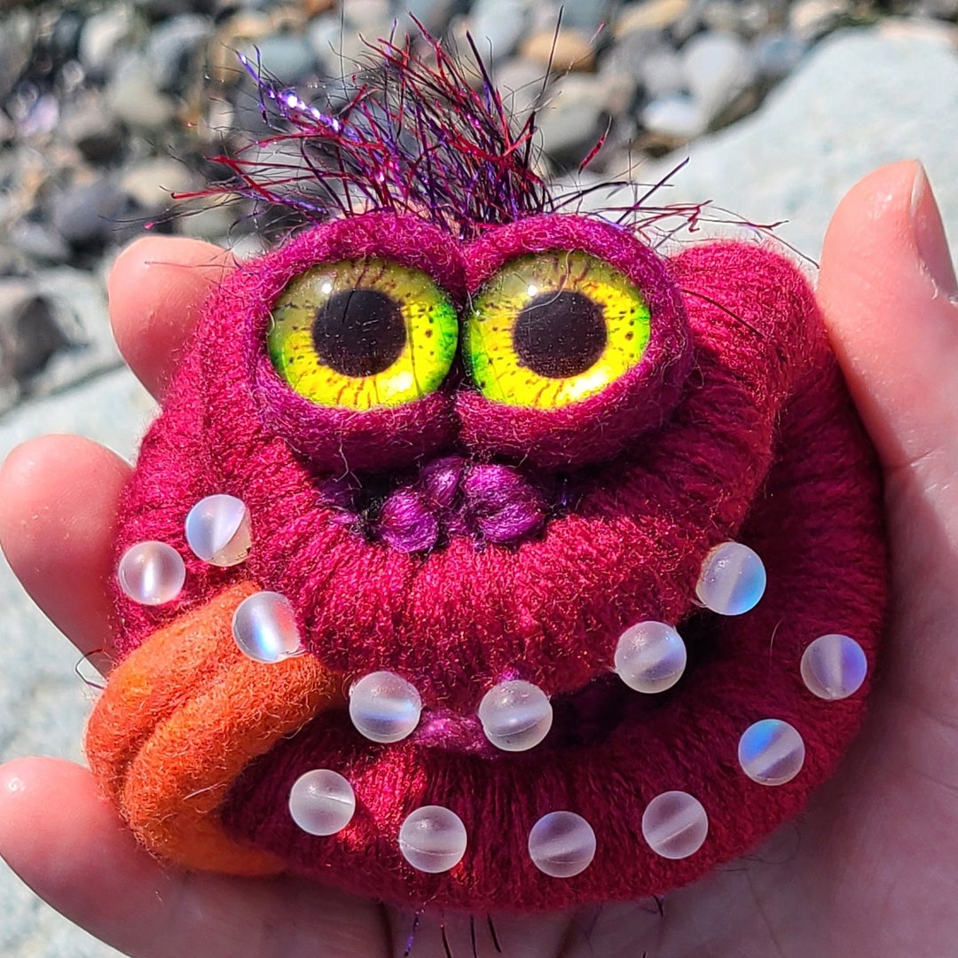 OLLY Monster Box Travel Buddy Dice Mimic Ring Dish Crystal Rock ...