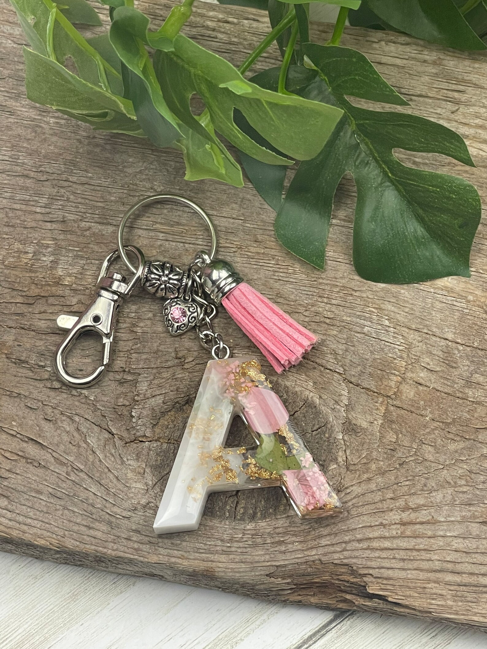 Pink Flower Resin Letter Keychain, Keychains, Custom Flower Resin ...