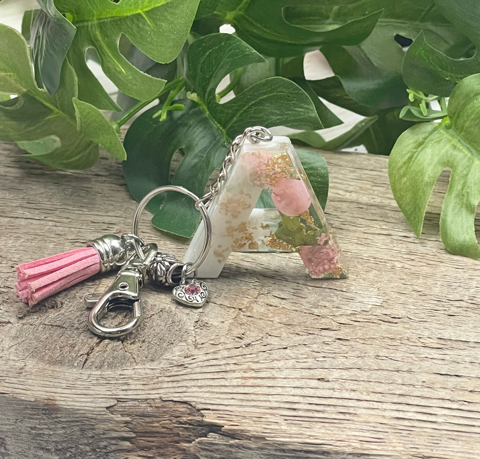 Pink Flower Resin Letter Keychain, Keychains, Custom Flower Resin ...