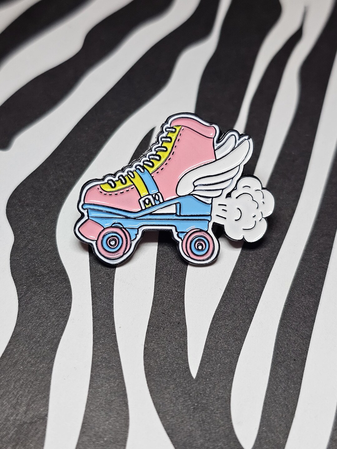 Roller-skate 90s Pink Flyers Enamel Pin - Etsy