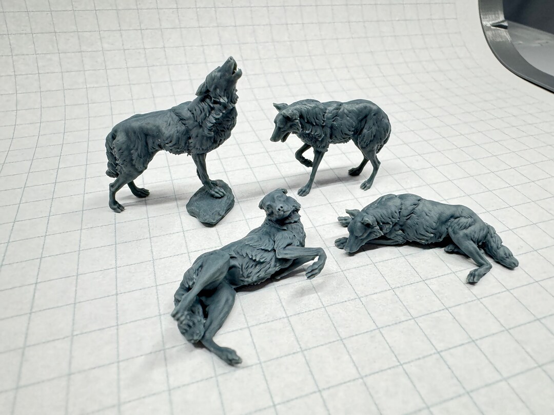 Wolf Pack • 1:48 • O Scale Model Railroad Animal Figures (set of Four ...
