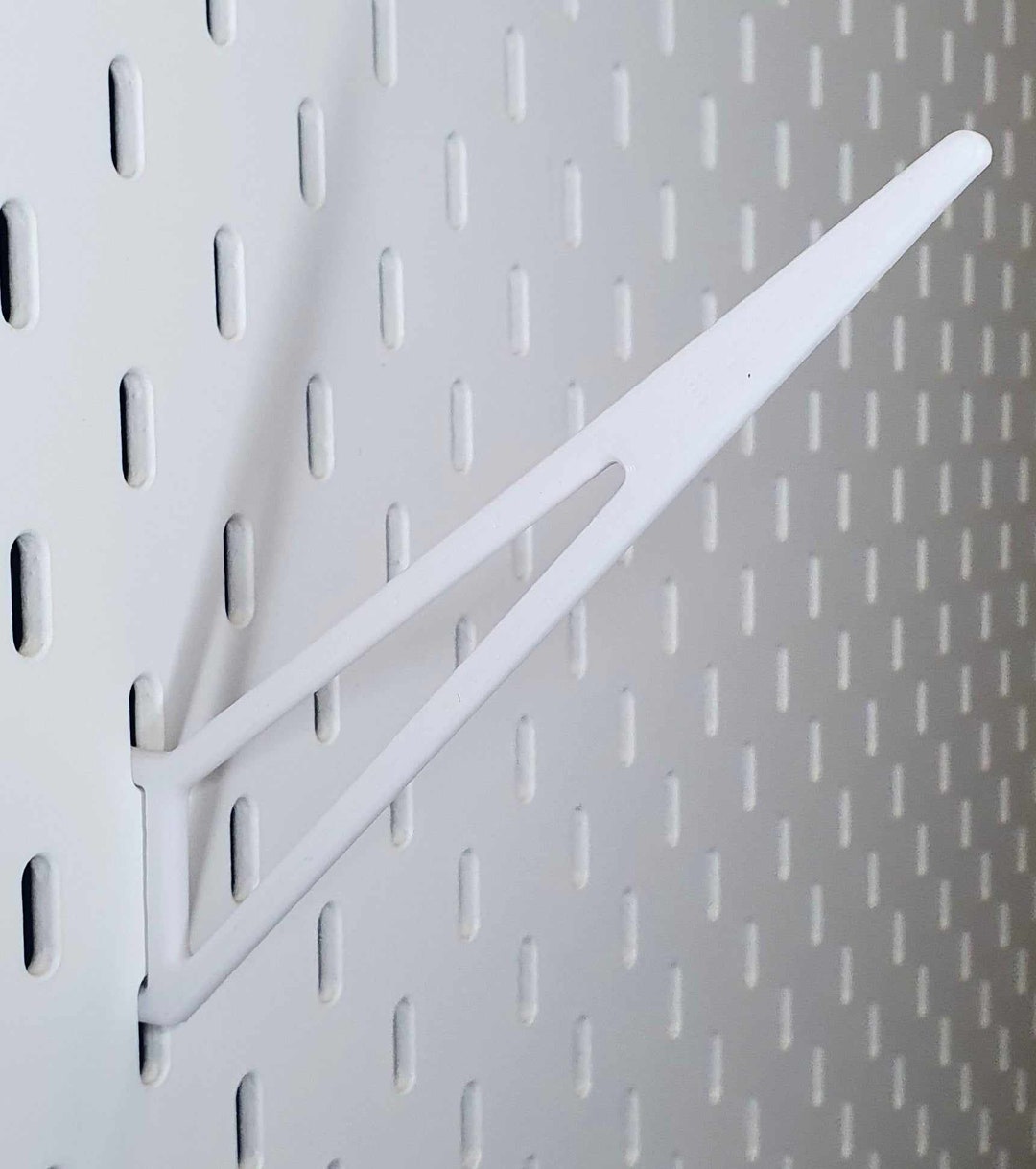 Single Large Overlocker Spools, Spool Hook for SKADIS Pegboard | Thread ...