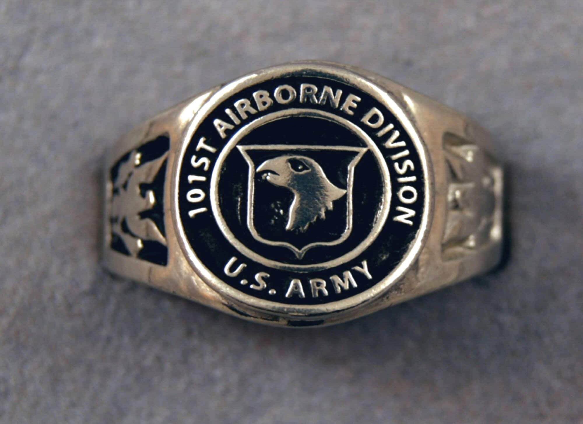 101st Airborne Division Insignia Ring Screaming Eagles Airborne Ring US ...