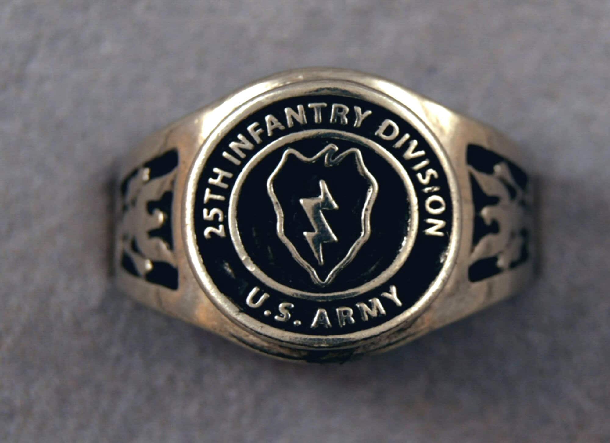 25th Infantry Division Ring 25th ID Tropic Lightning Insignia Unit ...