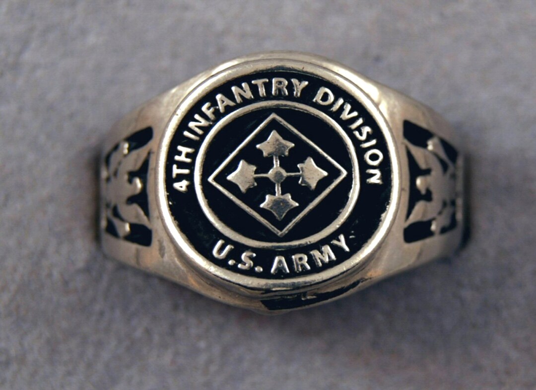 4th Infantry Division Insignia Ring Infantry 4th ID Ring Iron Horse ...