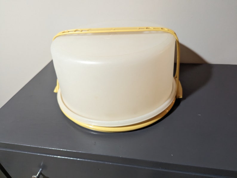 Vintage Large Tupperware Cake Carrier - With Handle (numbers 1257-4 ...