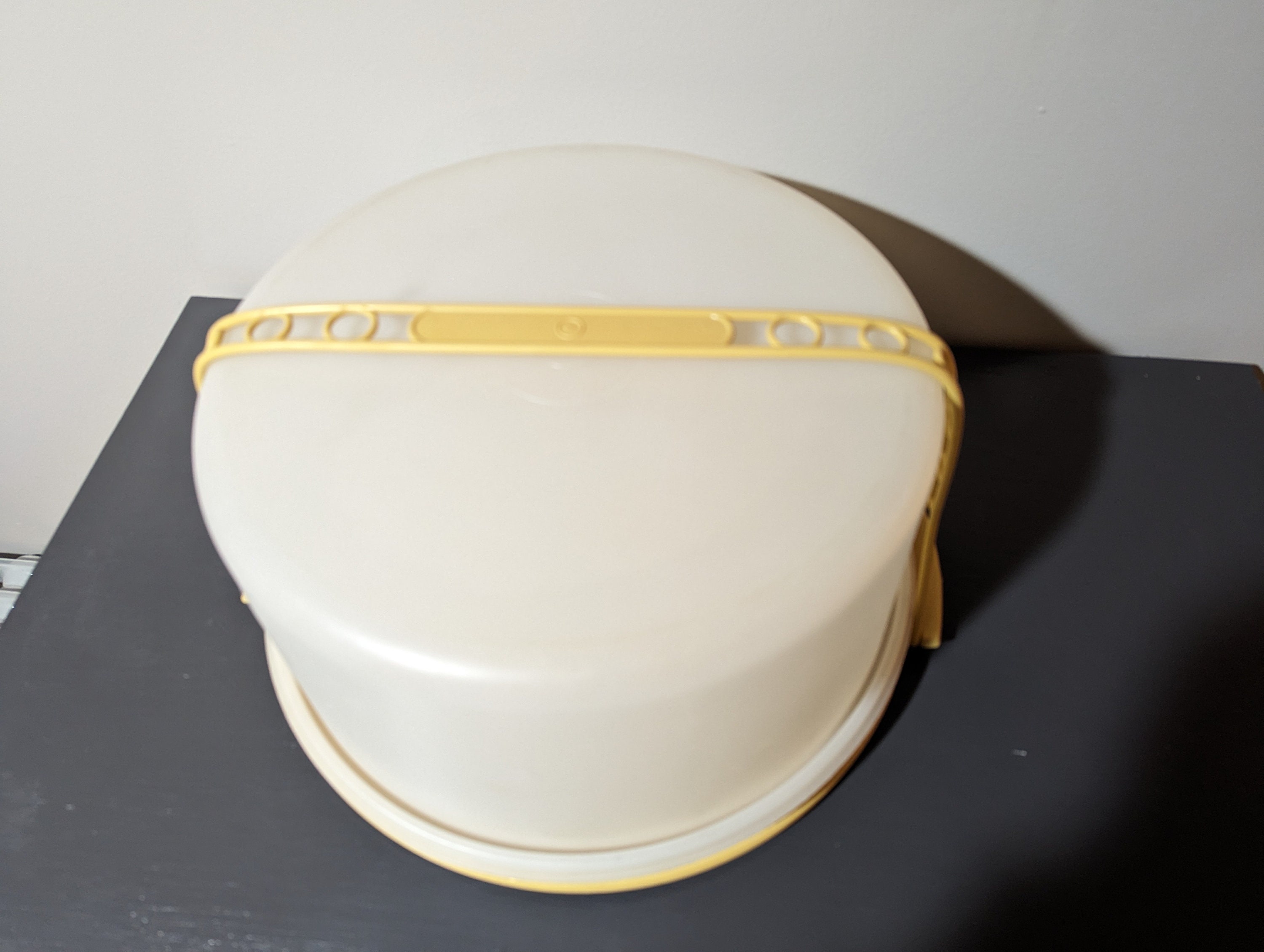 Vintage Large Tupperware Cake Carrier - With Handle (numbers 1257-4 ...