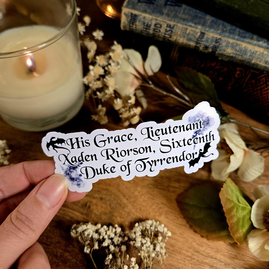 Fourth Wing, Violet Sorrengail, Xaden Riorson, Iron Flame, Onxy Storm ...