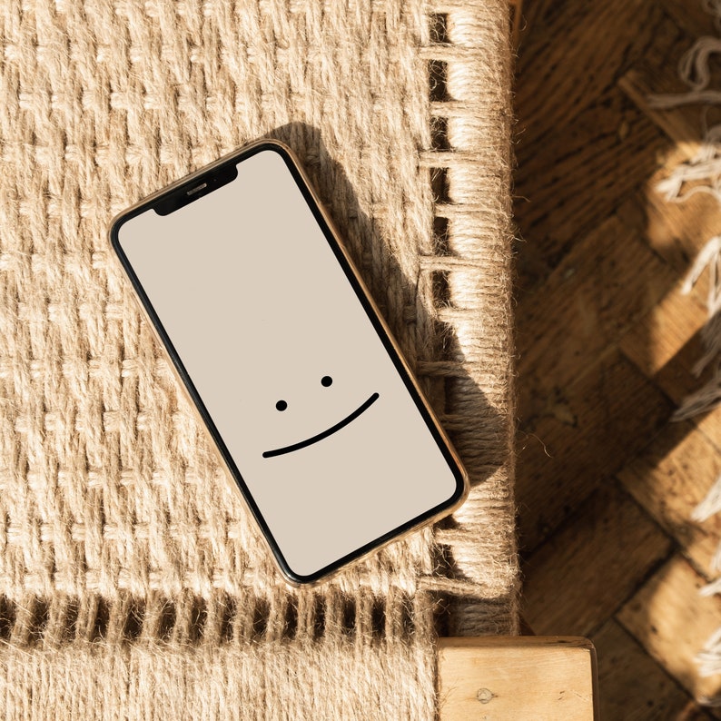 Cute Smiley iPhone Wallpaper, Neutral Smiling Face Phone Wallpaper ...