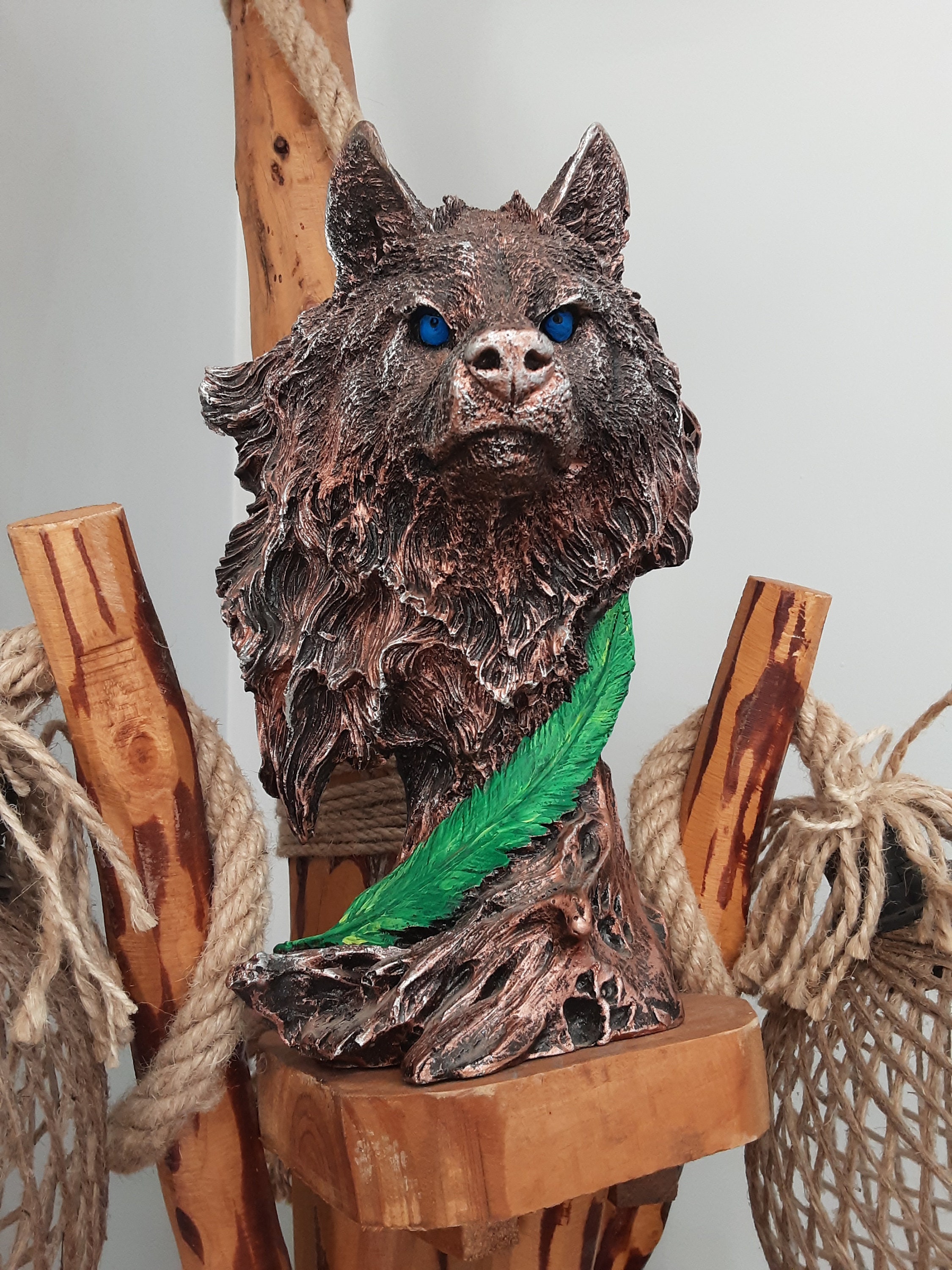 Blue Eyed Wolf Decor, Large Wolf Statue, Decorative Animal Sculpture ...