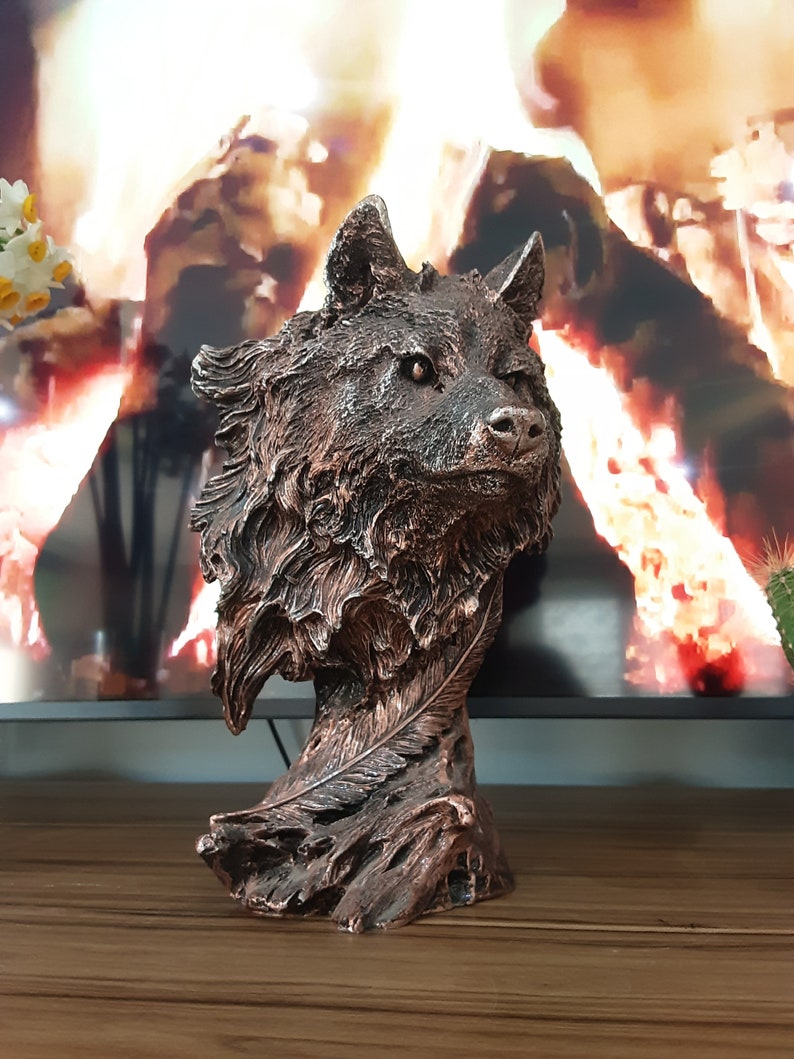 Blue Eyed Wolf Decor, Large Wolf Statue, Decorative Animal Sculpture ...