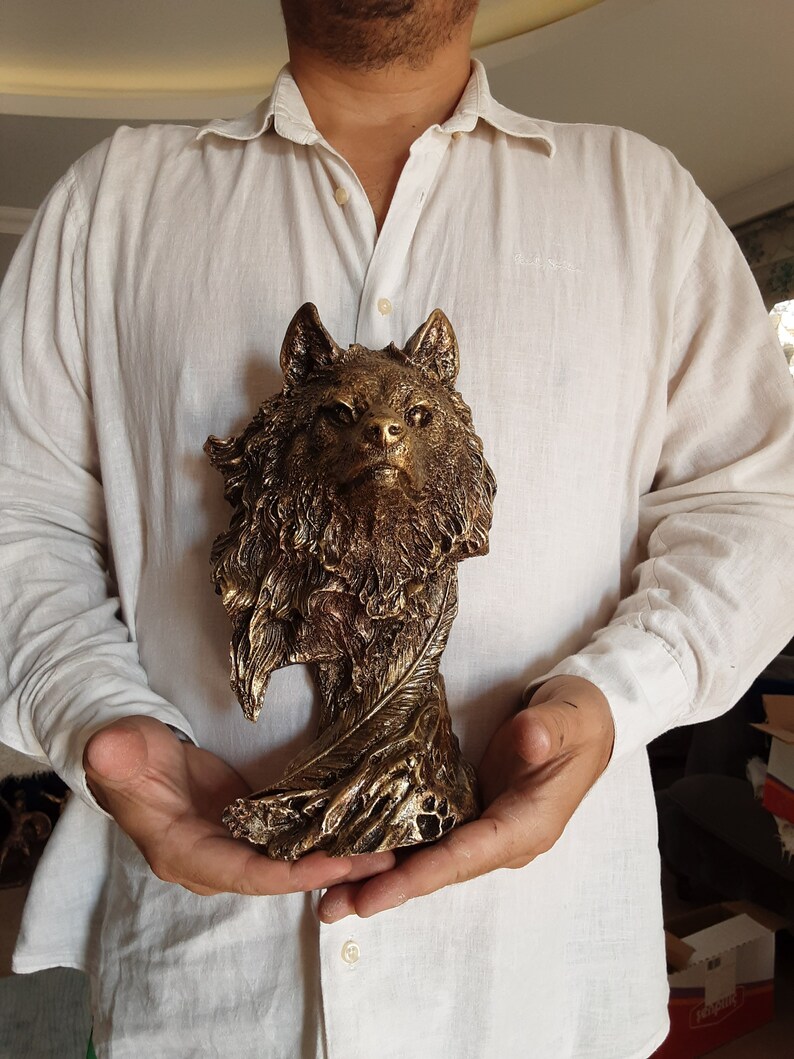 Blue Eyed Wolf Decor, Large Wolf Statue, Decorative Animal Sculpture ...