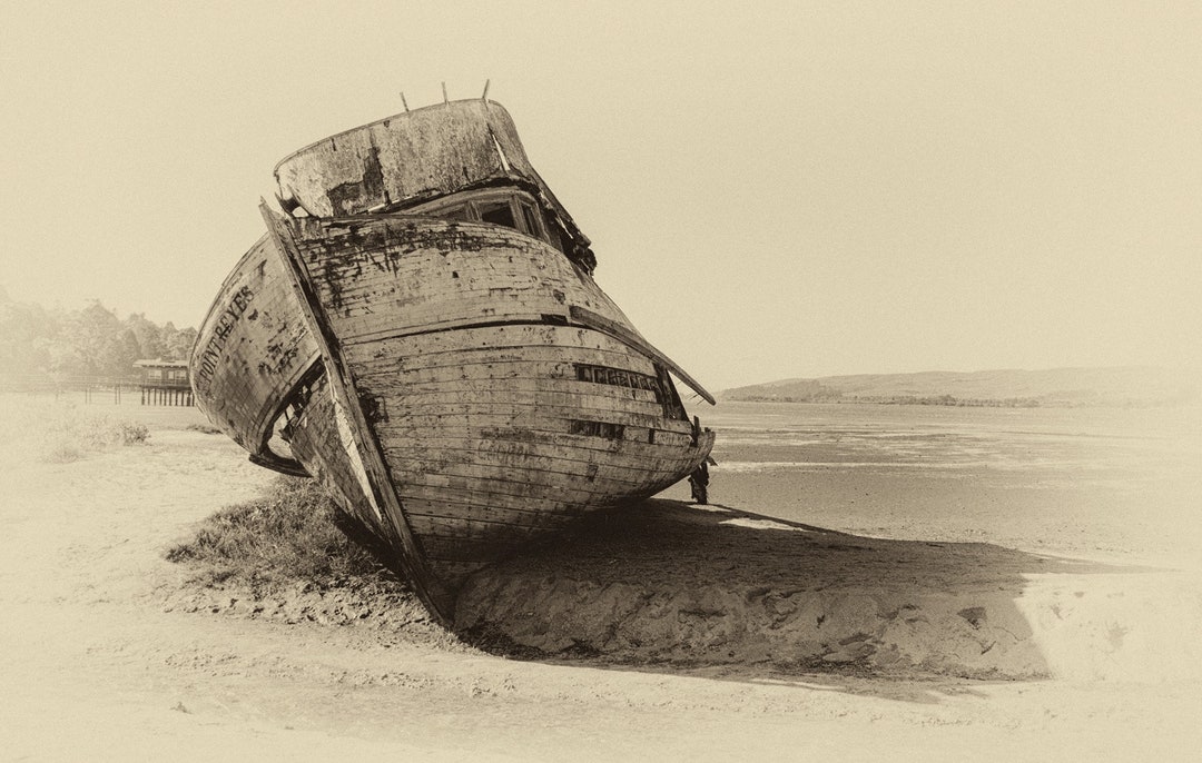 Shipwreck Print - Etsy