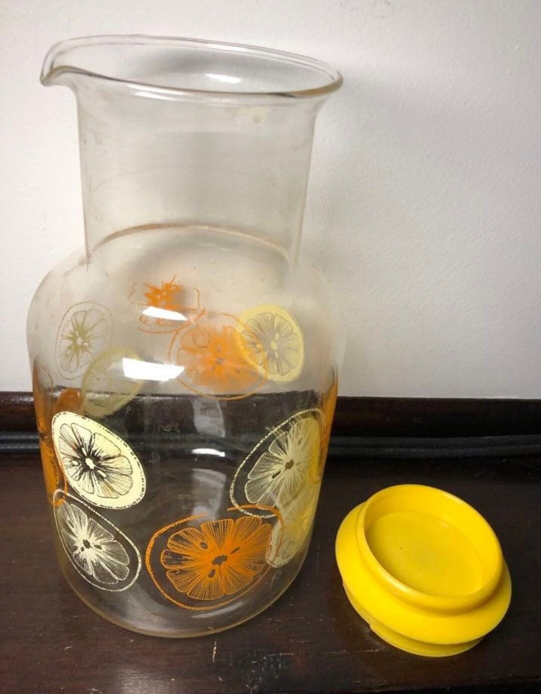 Pyrex Pitcher Vintage Glass Juice Pitcher Yellow Lid 2 - Etsy