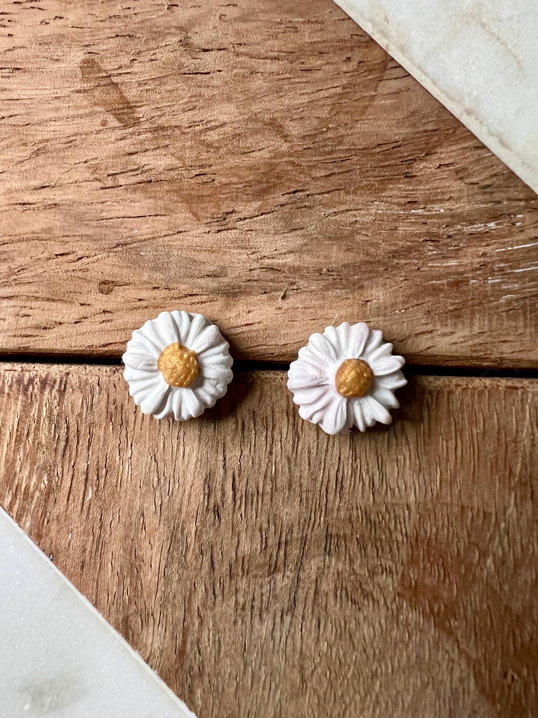 White Daisy Studs | Polymer Clay | Stainless Steel - Etsy