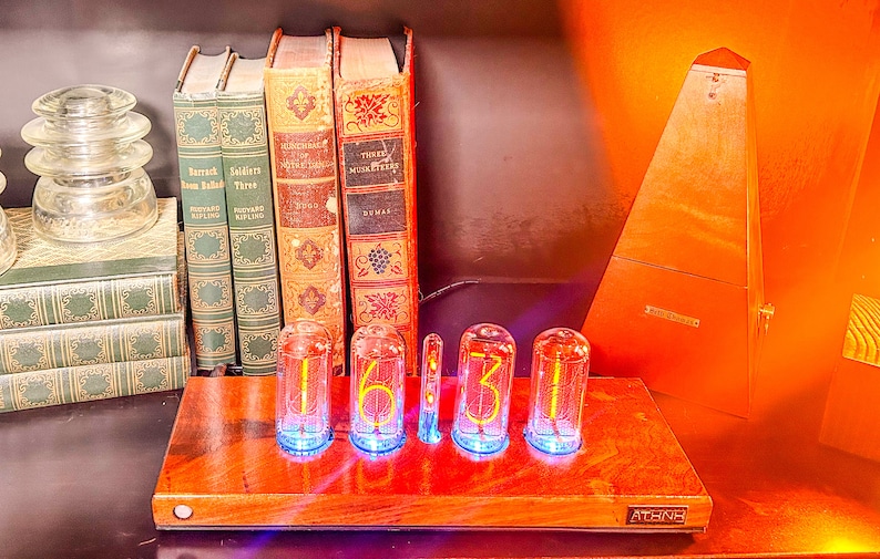 Series A-large: Nixie Clock-nixie Tube Clock-vintage Retro Table Clock ...