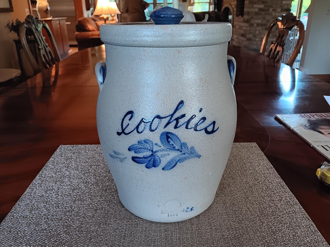 Vintage Large Rowe Pottery Works Crock/christmas Cookie Jar With Lid ...