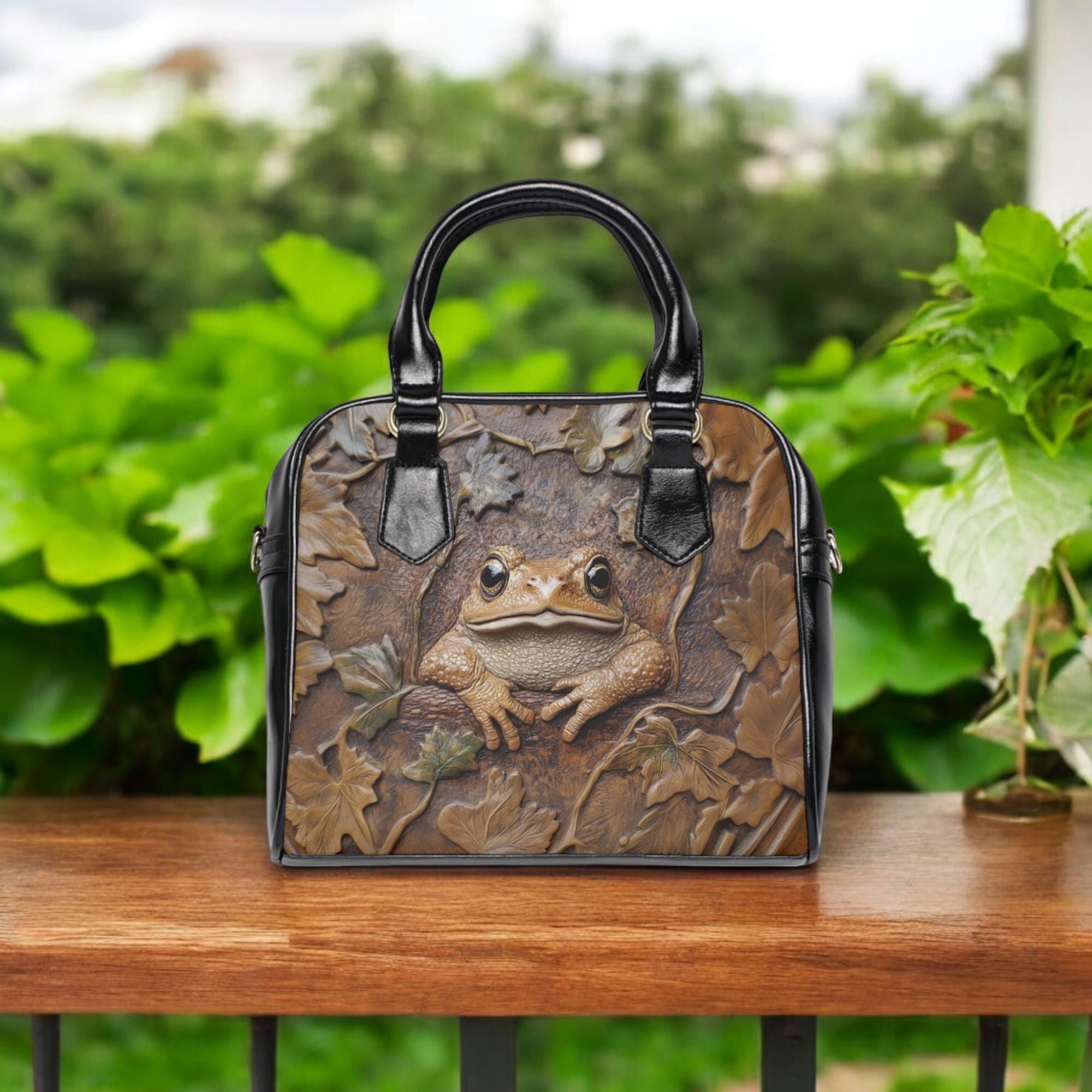Frog Purse! Faux Leather Frog Handbag: Nature Lover Bullfrog Purse ...