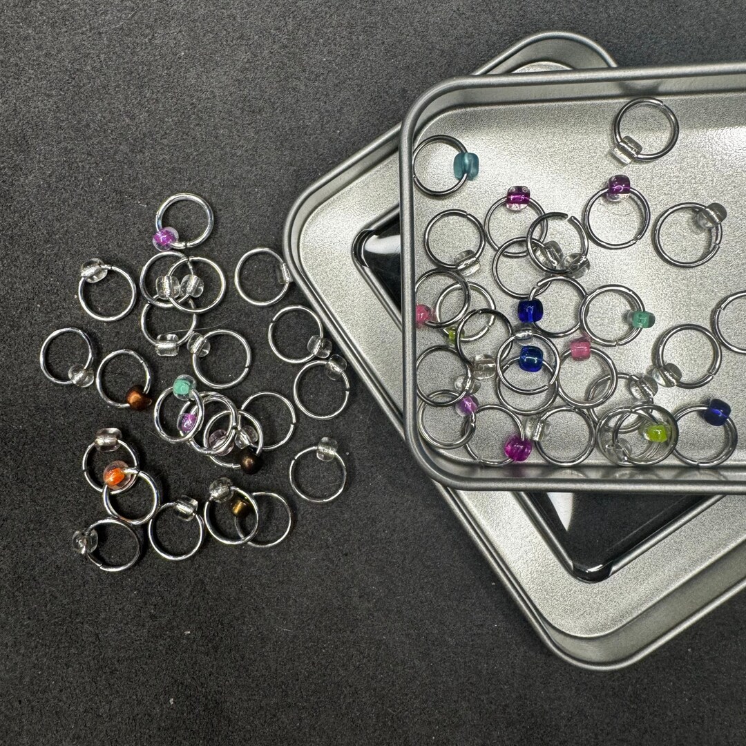 Snagless Stitch Markers With Storage Tin Random Stitch Markers for ...
