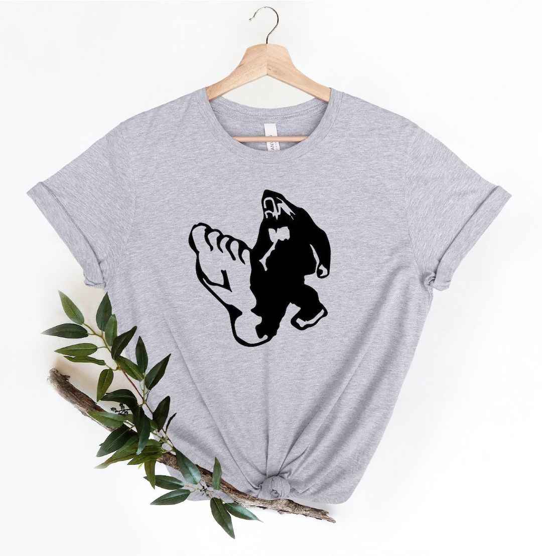 Bigfoot Walking Shirt, Big Foot Gifts, Funny Sasquatch T-shirt, PR611 ...