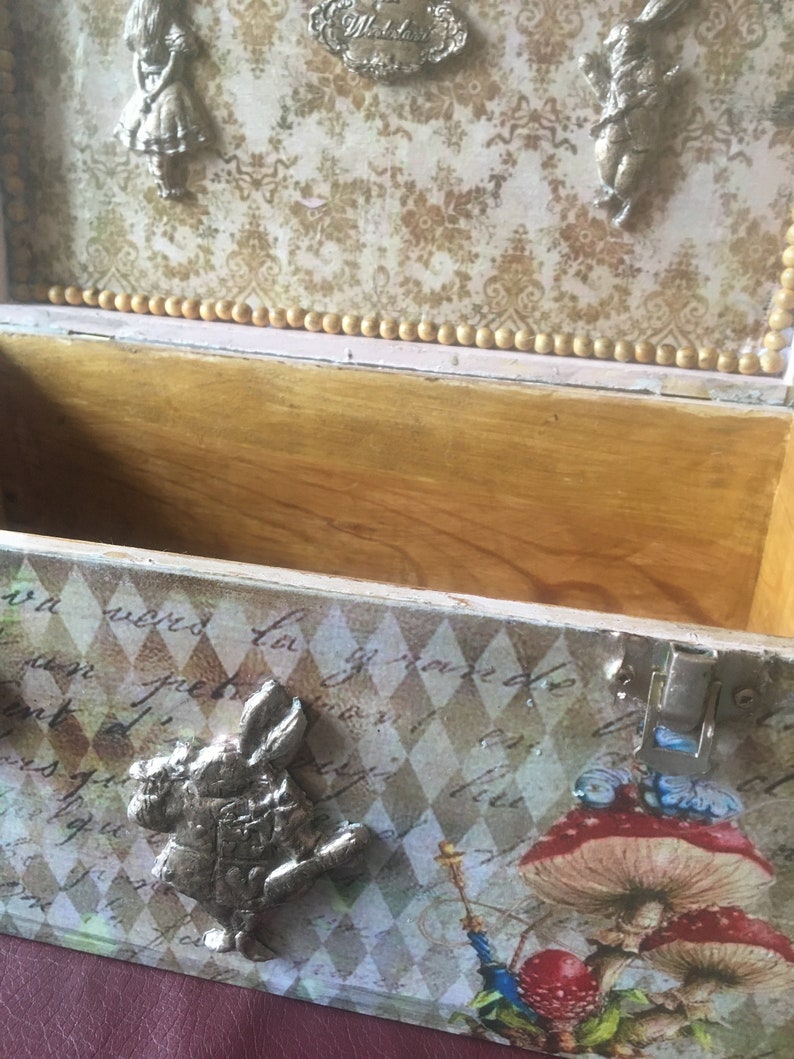 Alice in Wonderland Box. Characters in Volumes. Wooden Secret - Etsy