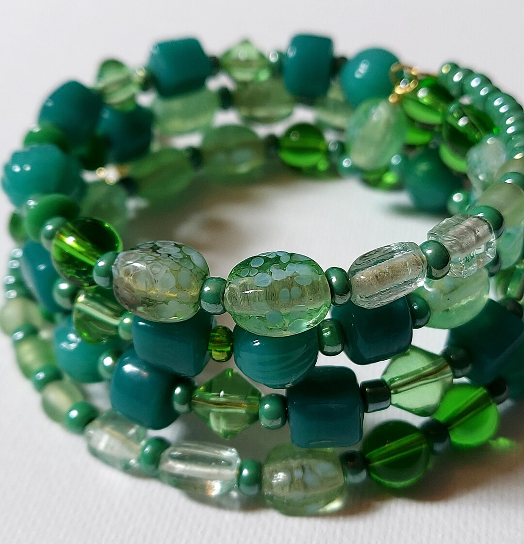 Green Mix of Beads Memory Wire Bracelet - Etsy