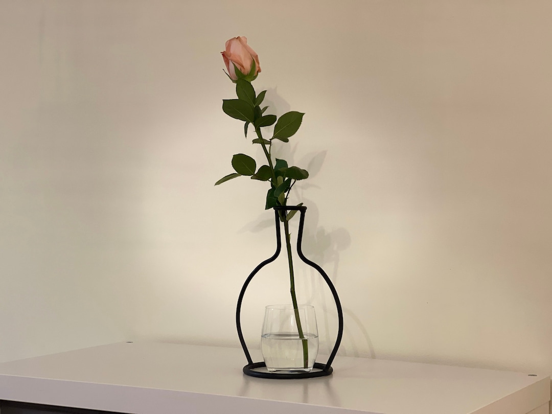 Black Outline Vase | Home Accessories | Retro Iron Line Table Flower ...