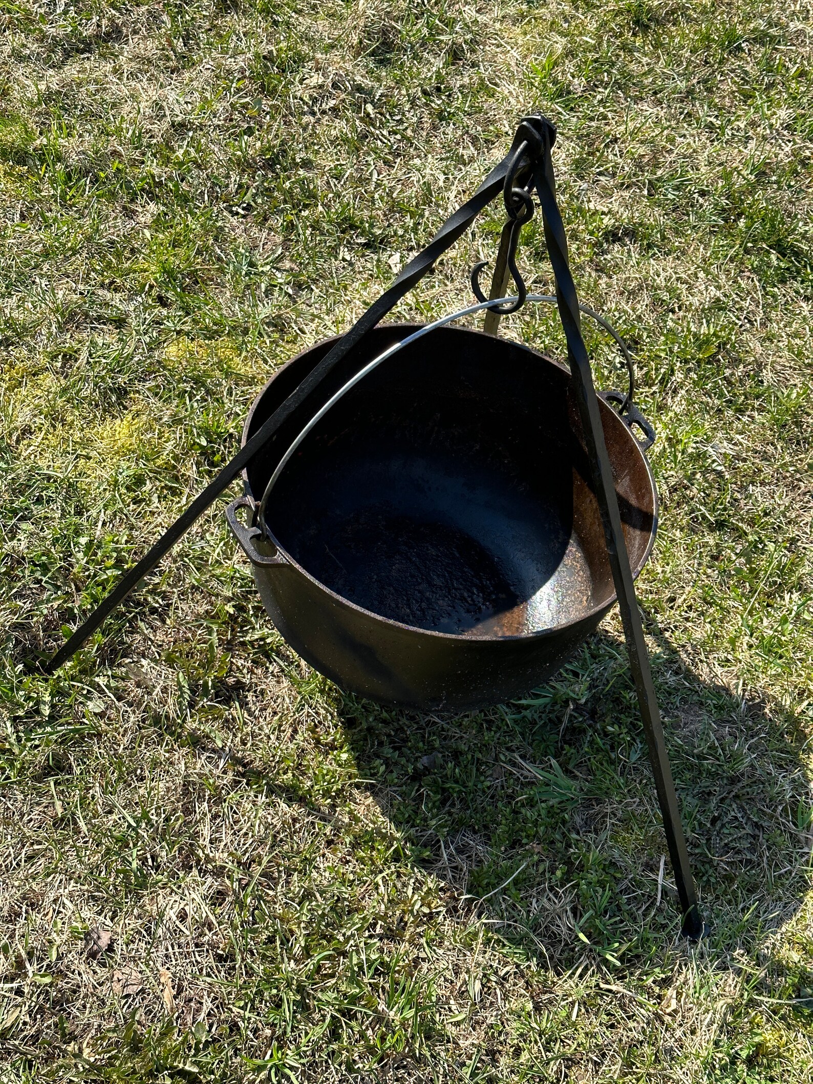 Strong Iron Campfire Cooking Tripod, Handmade With Wrought Iron Chain ...