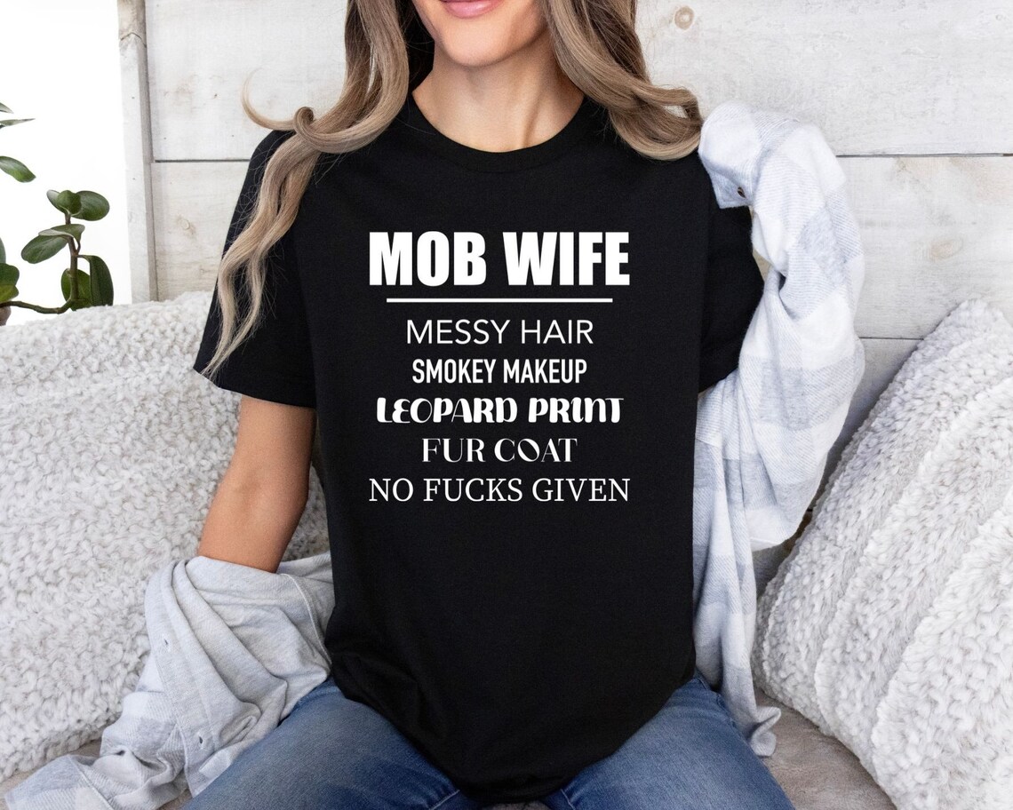 MOB WIFE 101 Mob Wife T-shirt Mob Wife Vibes Mob Wife Era Statement T ...
