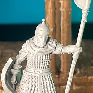 Flag Bearer, Bannerman, Fighter, Cloak, Spiked Plate, Chain Mail, Spear ...