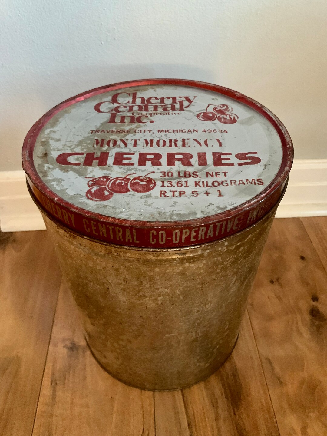 Vintage Cherry Central Co-op Cherry Growers Tin Traverse City Michigan ...
