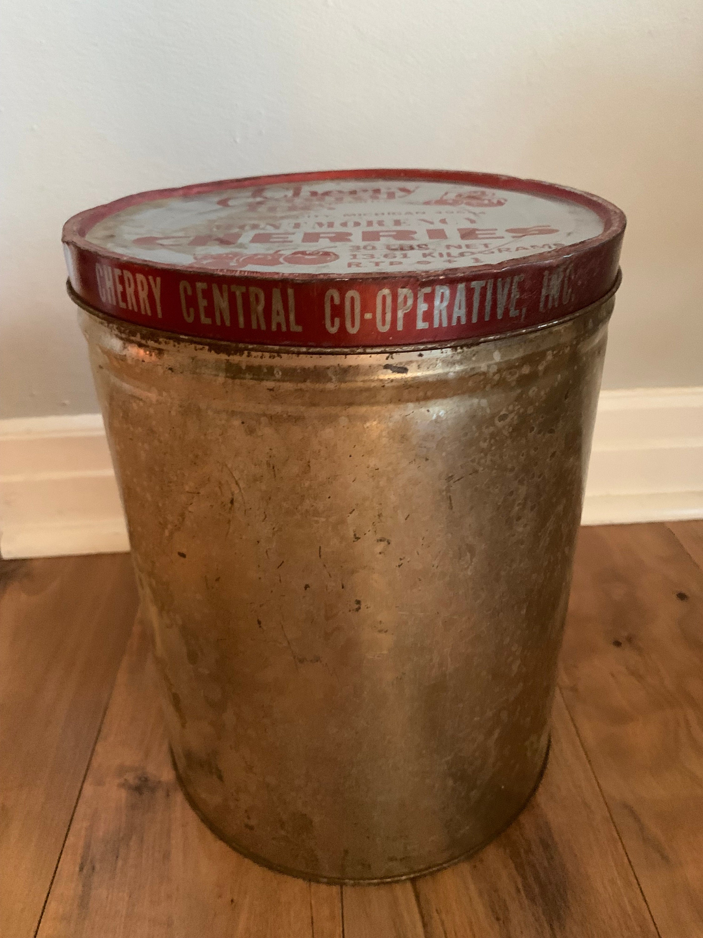 Vintage Cherry Central Co-op Cherry Growers Tin Traverse City Michigan ...